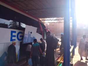 アスワンからアブシンベル神殿への行き方とおすすめ移動手段｜バス・ミニバス・飛行機比較ガイド – 異国のおたより